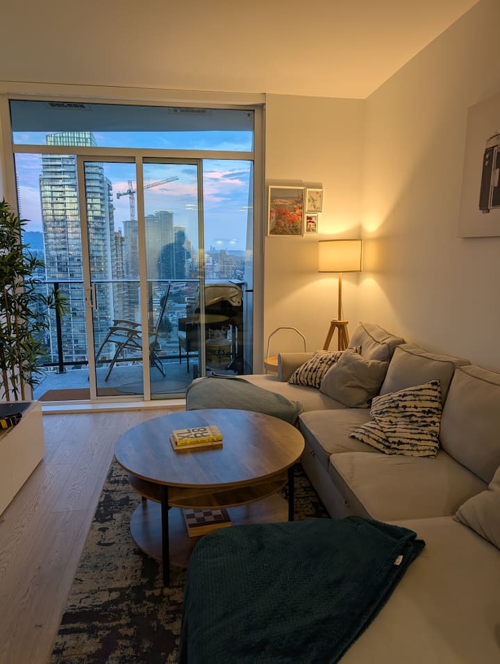 Luxury Brentwood Apartment With The Best View - Burnaby