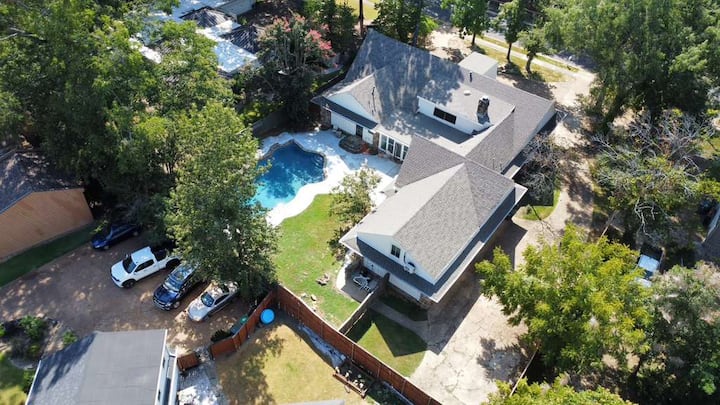 Luxurious 9br+ Extra Space Beds W/ Pool-lounge Bar - Germantown, TN