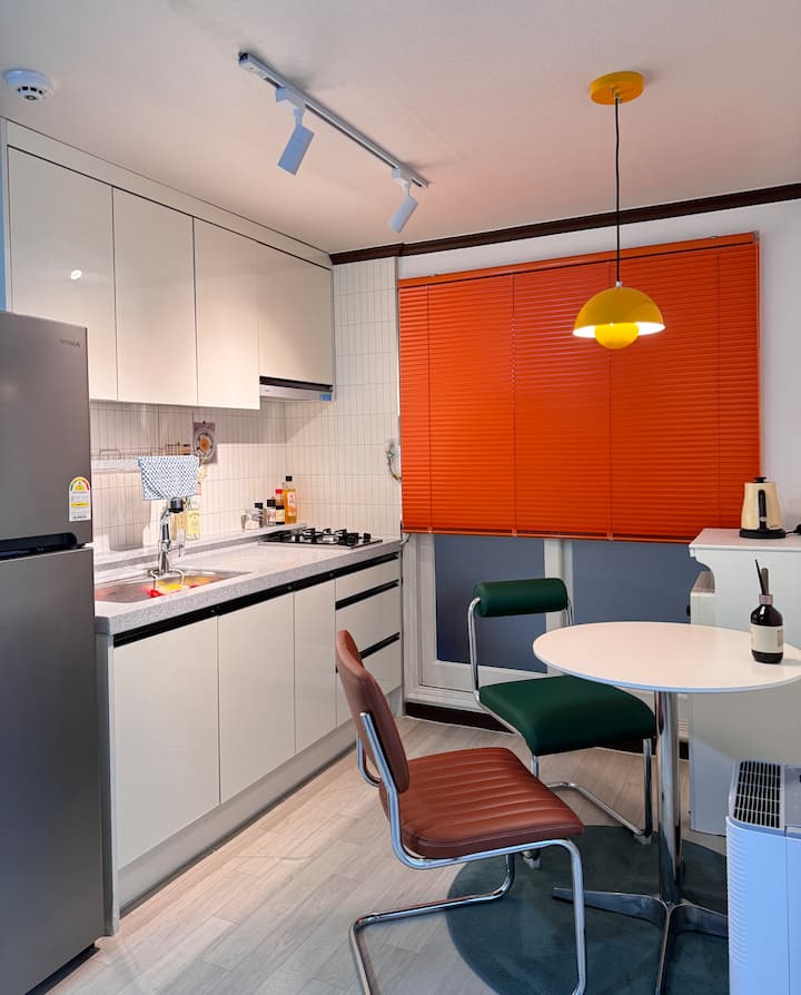 !New! 논현역 도보 7분, 투룸,킹베드/넷플릭스/짐보관/공항버스5분/코엑스/신사/강남 - Seoul