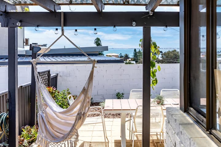 Beachside Villa With Ocean Views - Mandurah