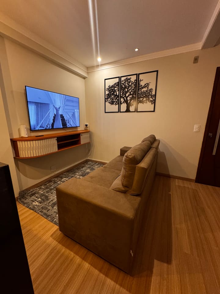 Apto Na Zona 07 - Com Garagem - Maringá