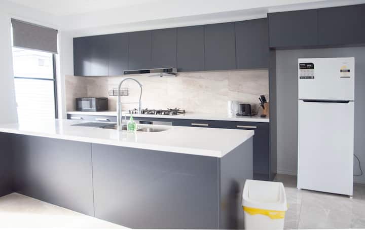 Spacious 4 Bedrooms With Study In Pallara - Brisbane