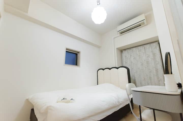 ファミリータイプ 部屋2個 ベット2台 - Osaka