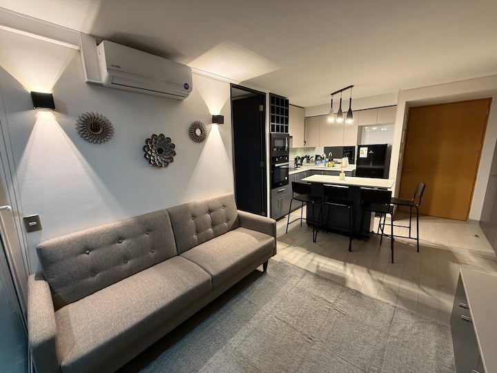 Moderno Apartamento Con Balcón Y Estacionamiento - Chile