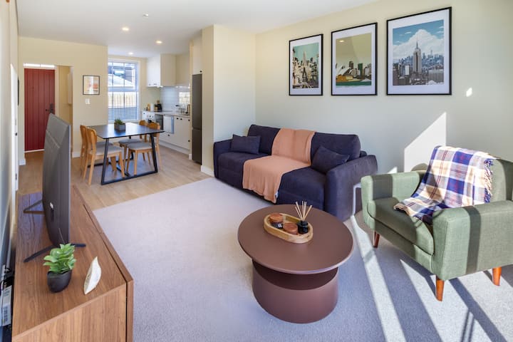 Stylish 3br Escape • Parking & Modern Living - Christchurch