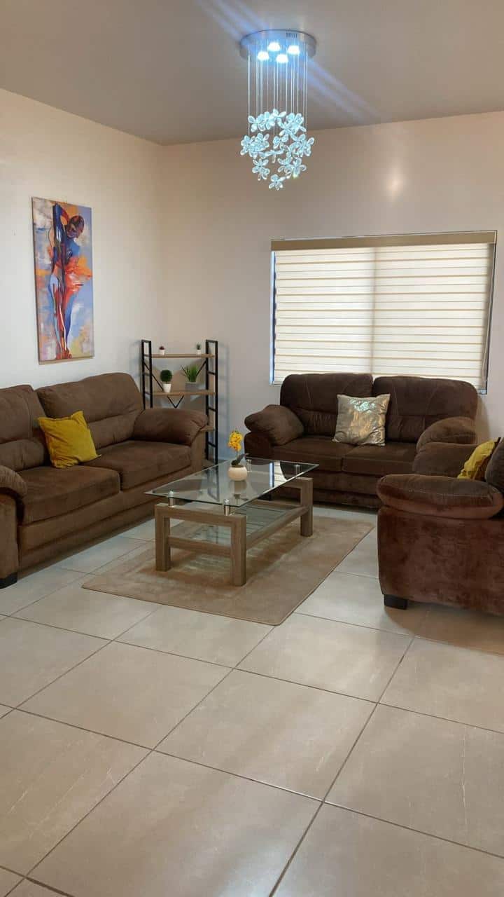 Bonita Casa Con Exelente Ubicacion - Ciudad Juárez