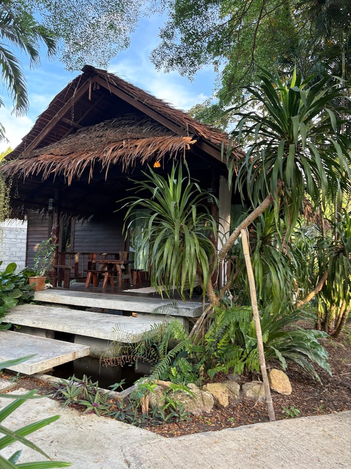 Authentic Thai Wooden House – Coconut Lane - Ko Szamuj