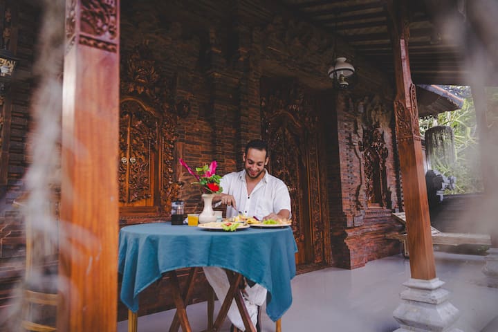 Serene Priest Homestay In Sidemen 
Bele Dangin - Sidemen