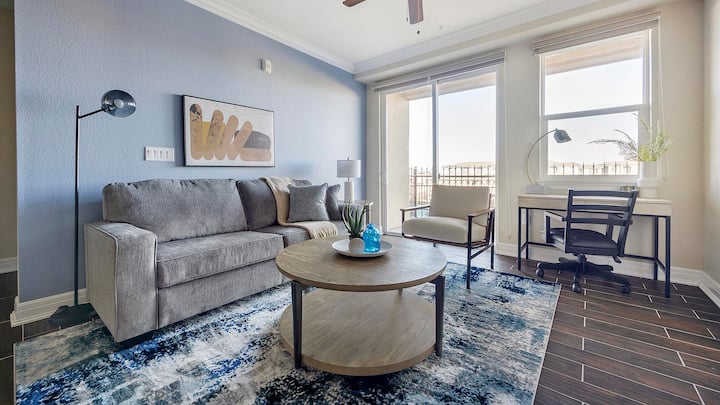 Landing | Beautiful 2bd, Pool, Clubhouse - Loveland, CO