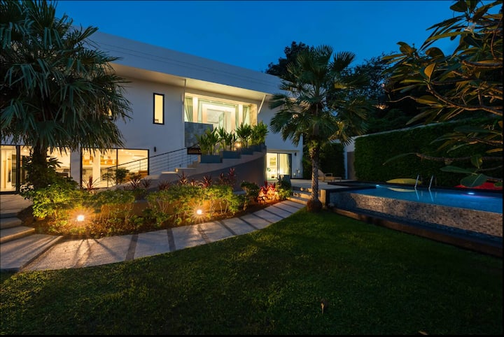 Spacious Tropical Villa, 7 Bedrooms & 2 Pools - Ko Samui