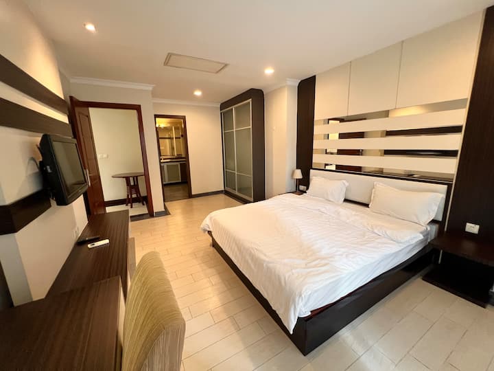 Cozy 2-bedroom Apartment In Central Location - Phnom Penh