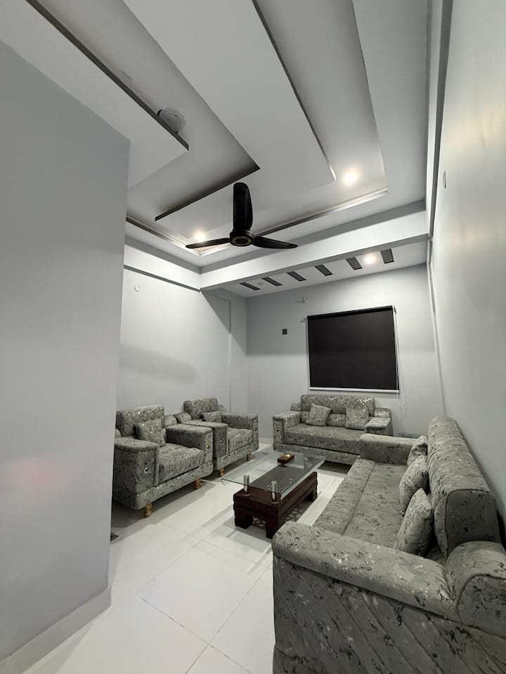 Spacious & Luxury Apartment - Karachi