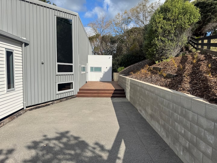 Furniss Lane 8-10 Guests - Tauranga