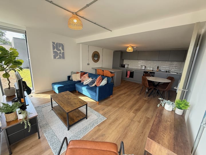 Boutique Apartment, Quiet Area, Everything's Close - Warrington