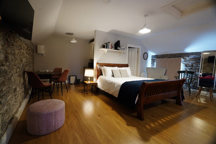 Coachman's Loft — Studio For 5 On Georgian Estate - Kells