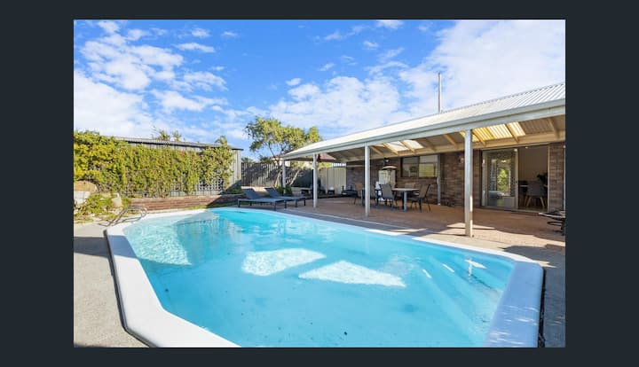 Coastal Comfort A – Pool, Sauna & Beach Nearby! - Kingsley