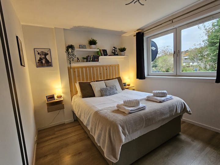 Cozy Home |Free 2-car Parking| Private Garden - Dundee