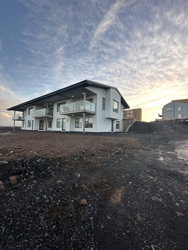 Modern Townhouse Retreat With Scenic Views - Greenland