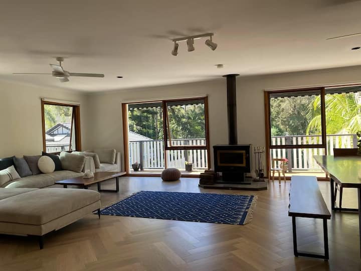 Hills Holiday Retreat
Pool, Tennis, Relax - Dural