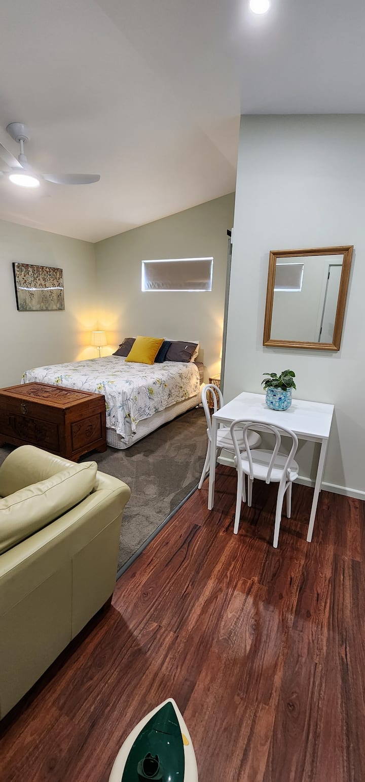 Chez Studio - Private Studio With Sunny Courtyard - Bairnsdale