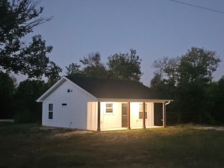 Brand New Cottage On A Country Acre In The City. - Temple, TX