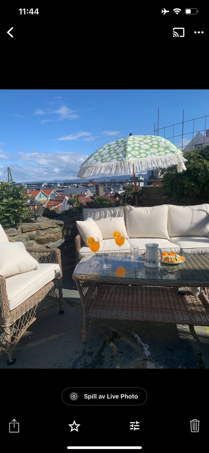 Lite Koselig Byhus, Bakgård Og Altan Med Utsikt. - Stavanger
