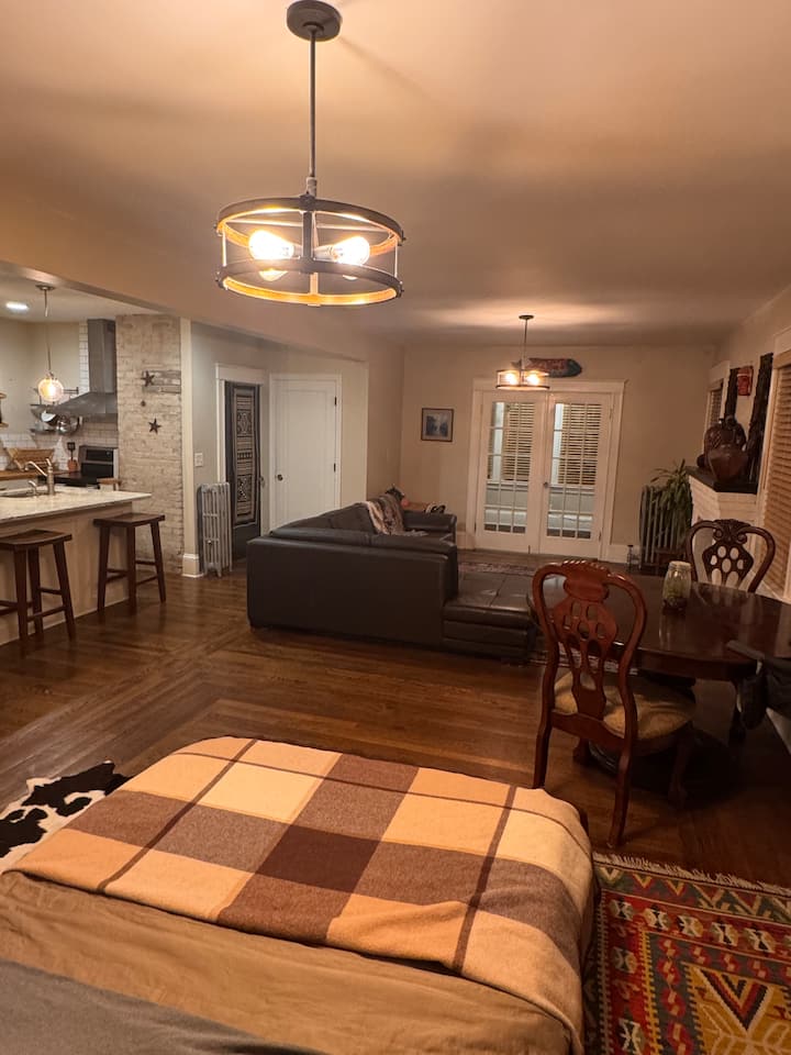 *Open Layout Loft* Warm Vibes Great Neighborhood - Providence, RI