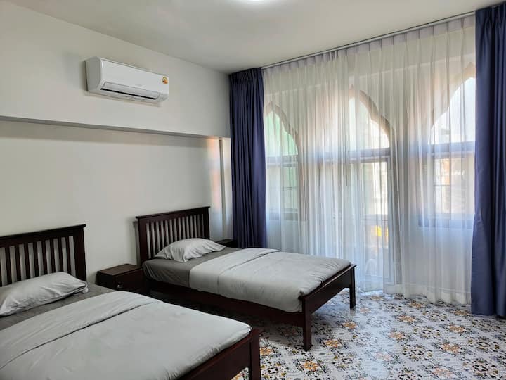 Private Rm-2bds Shared Wc In Nimman, Chiang Mai - Chiang Mai