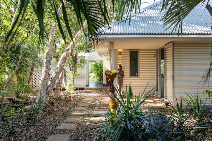 Bird Haven Lodge
Tropical Luxury And Serenity - Broome