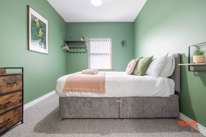 Workers Accommodation (6br, 2 Houses, Sleeps 12) - Ballycastle