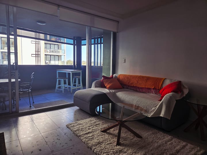 Spacious 1b With River Views, Location & Amenities - Brisbane