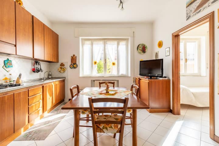 Casa Girasole A 100 M Dal Mare: Lido Di Camaiore - Viareggio