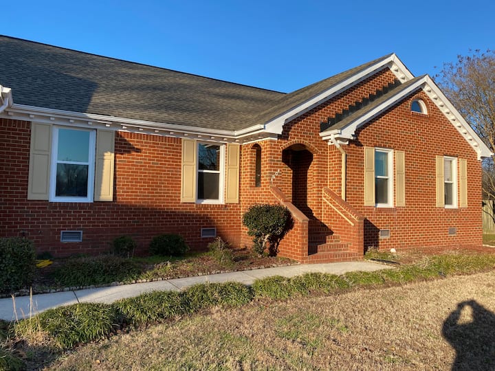 Comfortable And Spacious 3 Bedroom - Suffolk, VA