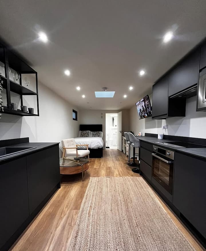 Stylish Harpenden Garden Studio - Harpenden