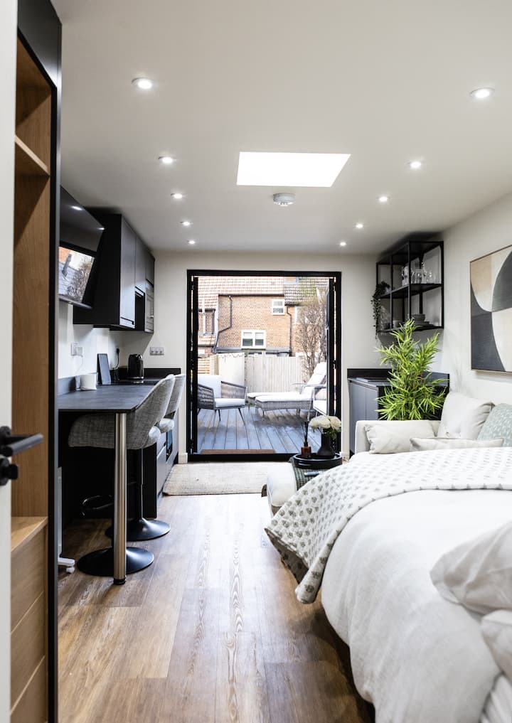 Stylish Harpenden Garden Studio - Hertfordshire