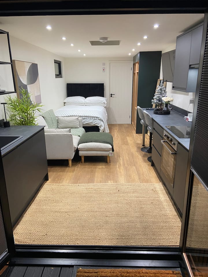 Stylish Harpenden Garden Studio - Hertfordshire