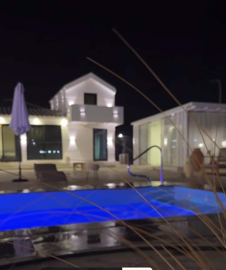 Cozy Desert Retreat – Pool, Camping & Comfort -
