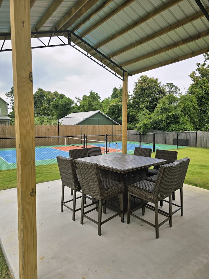 25 Guests - 9 Bed/6 Bath - 3 Kitchens - Pickleball - Panama City