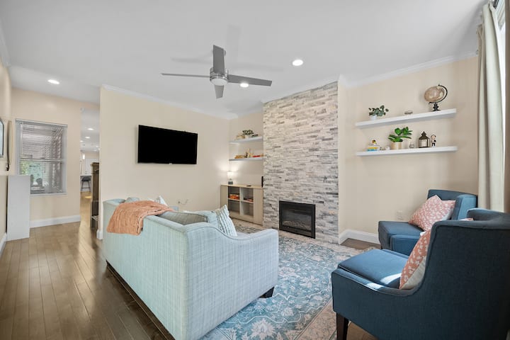 Spacious Retreat | Walk To Stadiums+free Parking! - Pittsburgh, PA