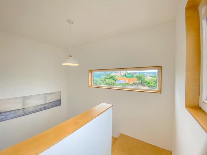 애월 2층 단독주택 15인용 대형식탁 완비 방5개 화장실2개 대형 바베큐테이블 완비 - Jeju