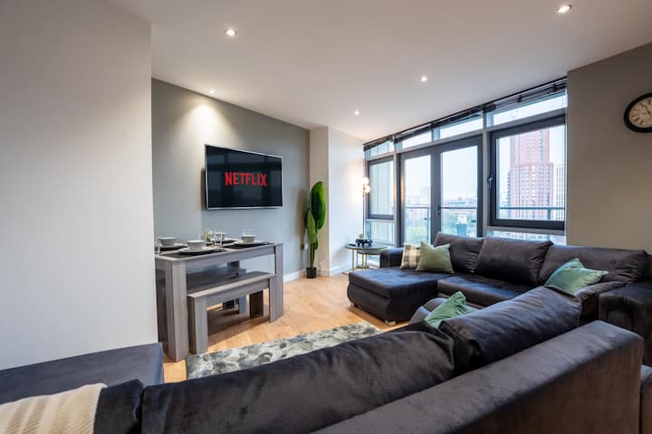 City Modern 2br Apt With Balcony - Sleeps 8 - Leeds