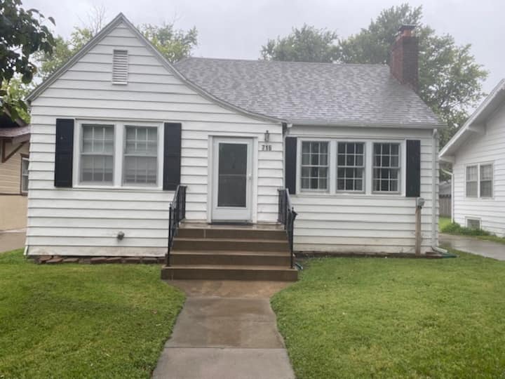 Cute Bungalow, Quiet Neighborhood! - Lake Inman, KS