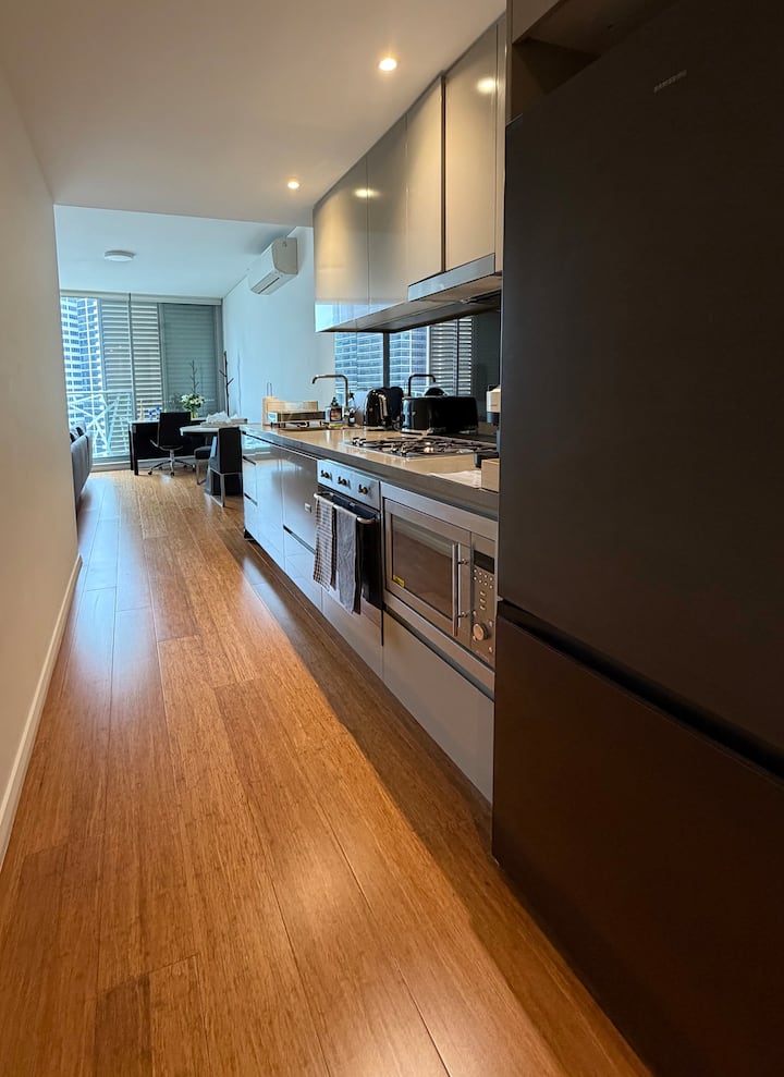 Top Level 1 Bedroom Apartment In Chinatown - Camperdown