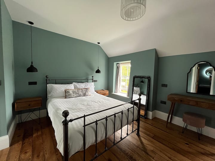 Nevern - Superior King - Laugharne