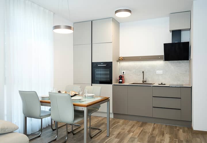 Chic One-bedroom Getaway In Azur Deluxe Complex - Varna