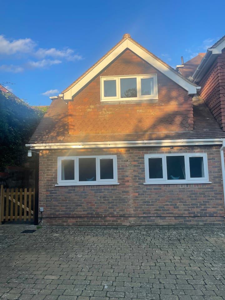 Modern 2 Bed Spacious Self-contained Home - メードストン