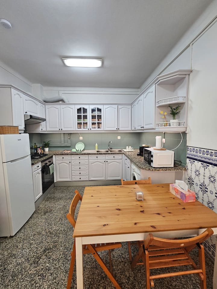 L&a – Cozy Room · Close To Airport & River - Portugal