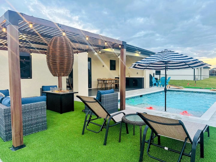 Waterfront • Heated Pool • Game Room • Mini Golf - Cape Coral, FL