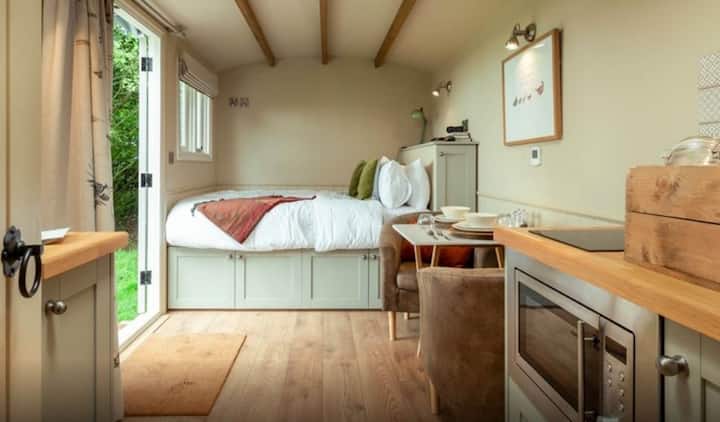 Crisp Mornings & Logs Stratford-upon-avon - Warwick