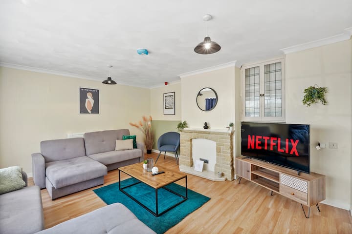 Boutique Derbyshire Abode - Games Room - Sleeps 12 - Derby